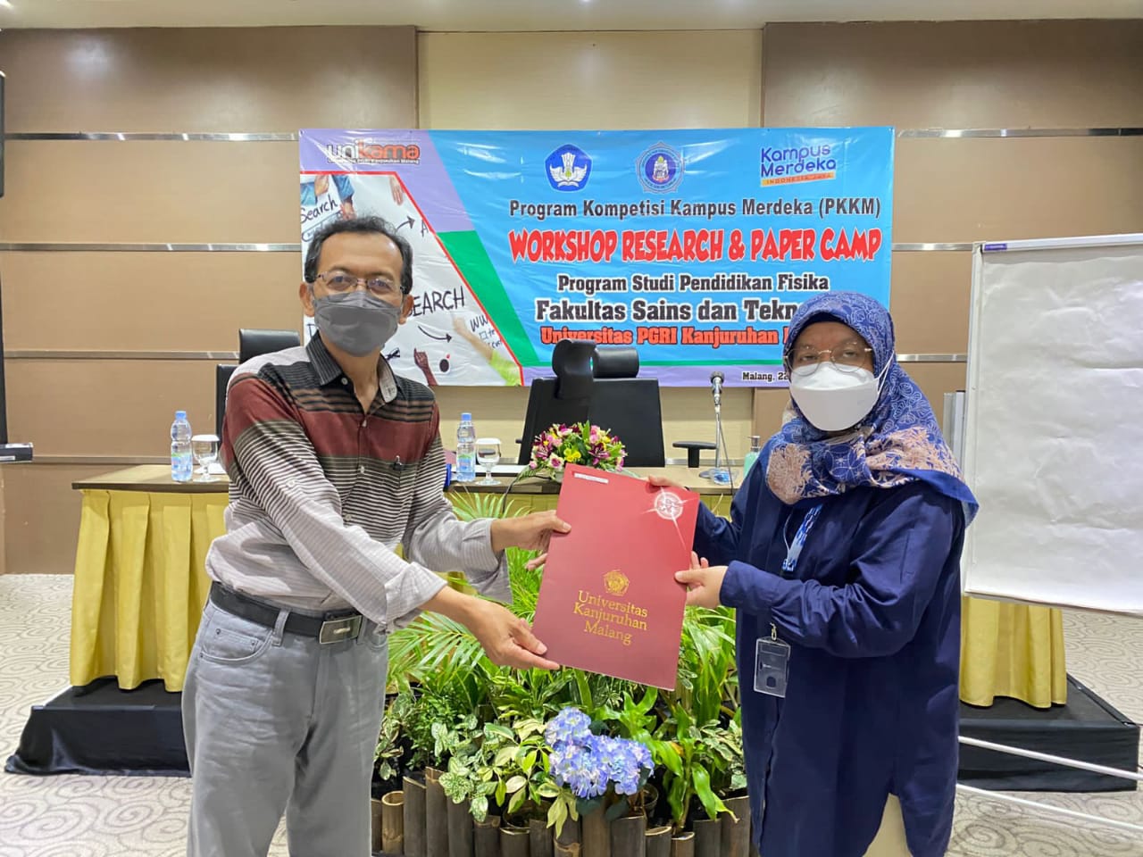 Workshop Research dan Paper Camp - Pendidikan Fisika